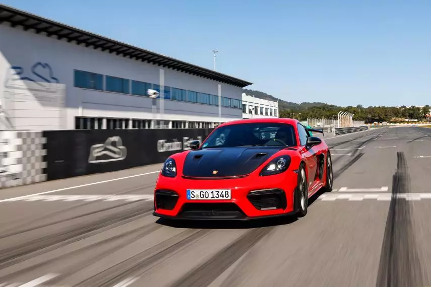 Փորձարկել Porsche 718 Cayman GT4 RS