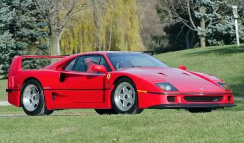 Ferrari F40 mbele