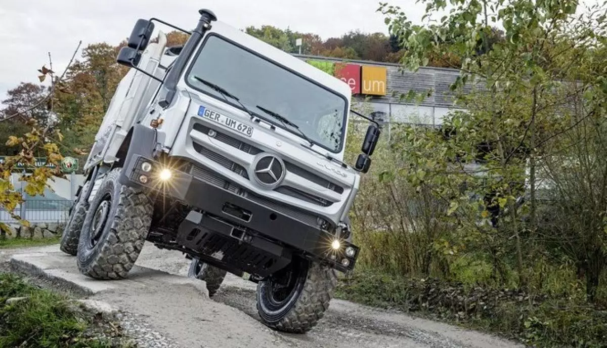 Je! ungependa kuendesha Mercedes Unimog?