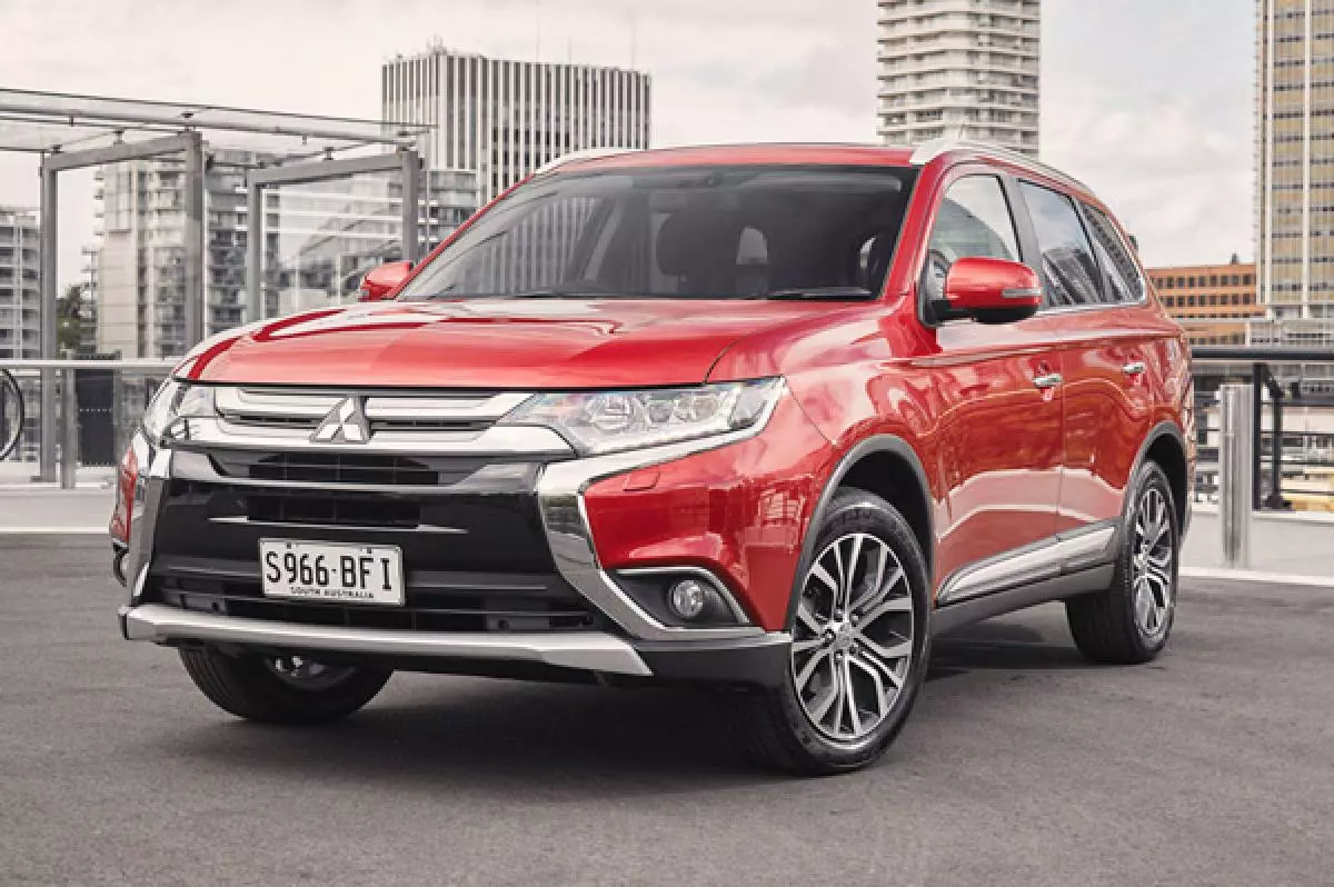 Mitsubishi Outlander 220 DI-D Kaiteki 4WD Adolygiad awtomatig