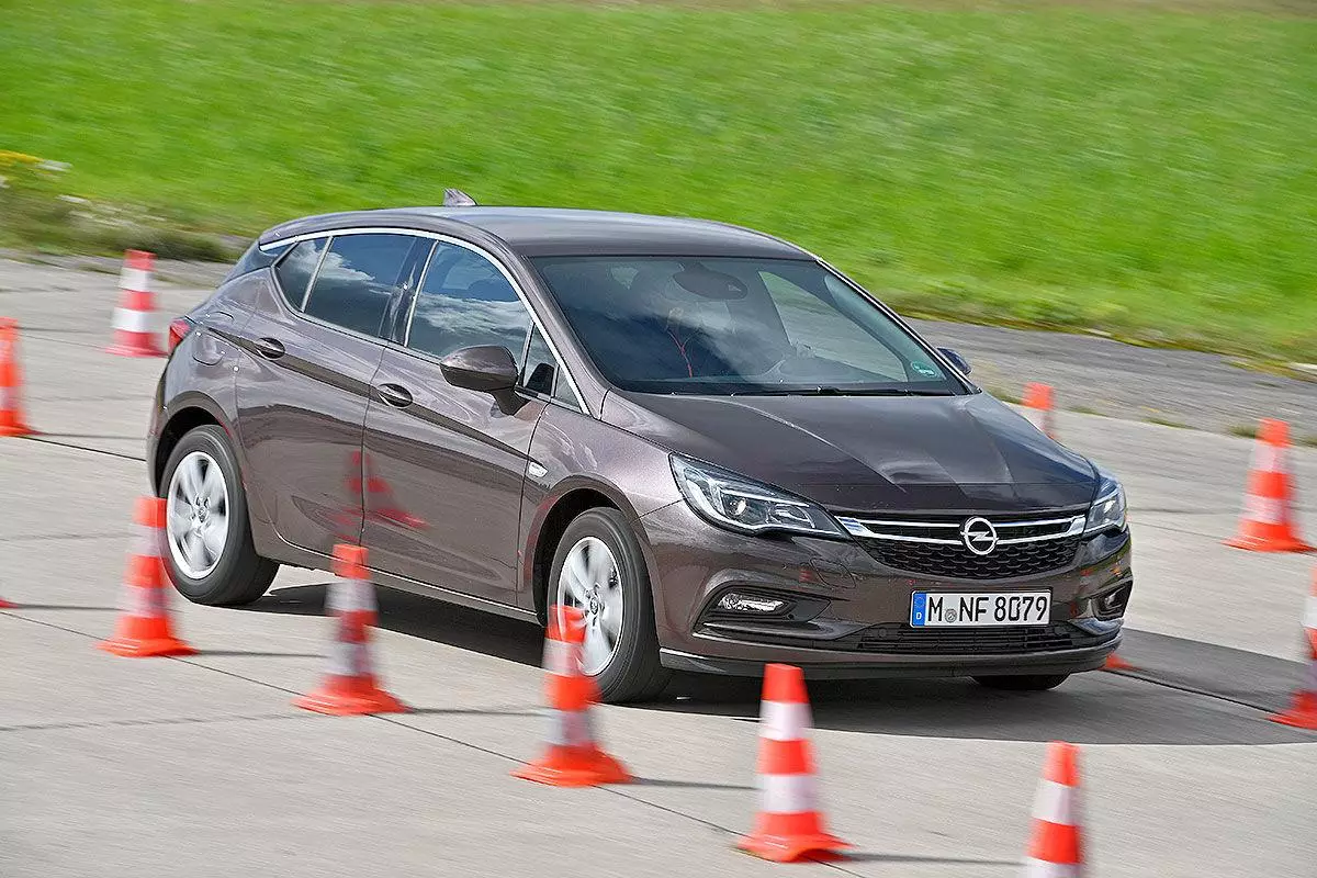 Opel Astra 1.0 Turbo 105CV Expressioni test