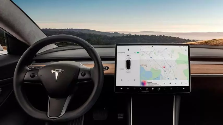 Tesla-mostra-el seu-nou-respirador-fet-amb-peces-del-model-3_interior