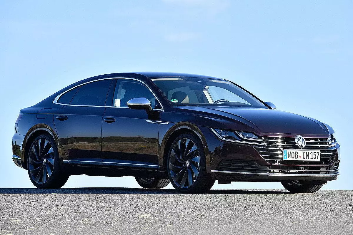 Els preus del VW Arteon: una berlina 'premium' que pots comprar des de 40.825 euros