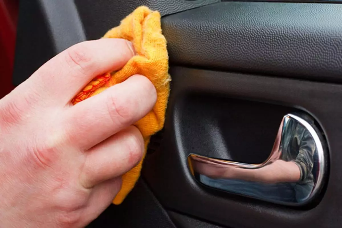 Ce gant en microfibre laissera votre voiture comme si elle venait tout juste de sortir du concessionnaire, et il est en vente