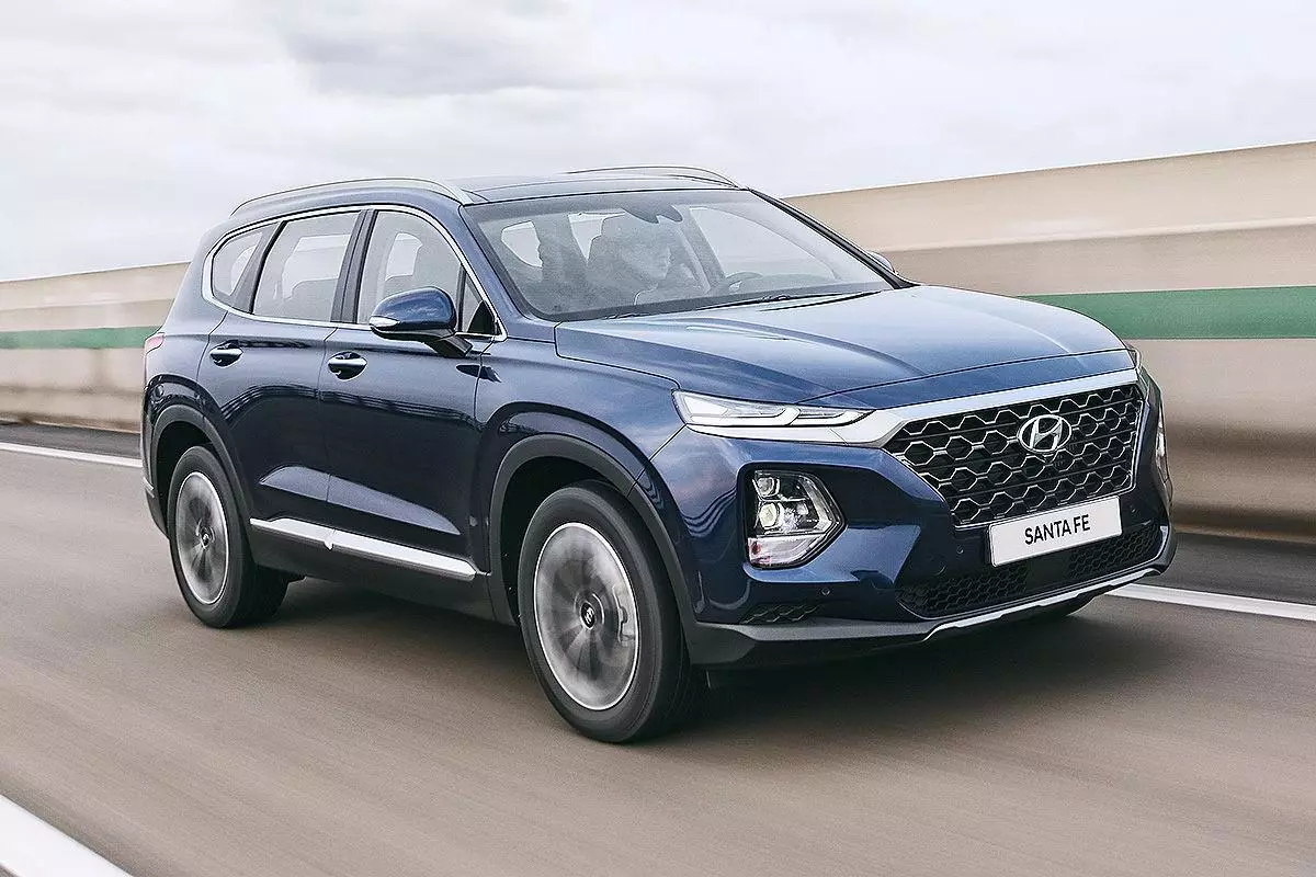 Lima ka mga hiyas ug usa ka depekto sa Hyundai Santa Fe 2018