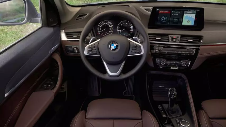 bmw-x1-of-audi-q3-sportback-die-is-beter_x1-cockpit