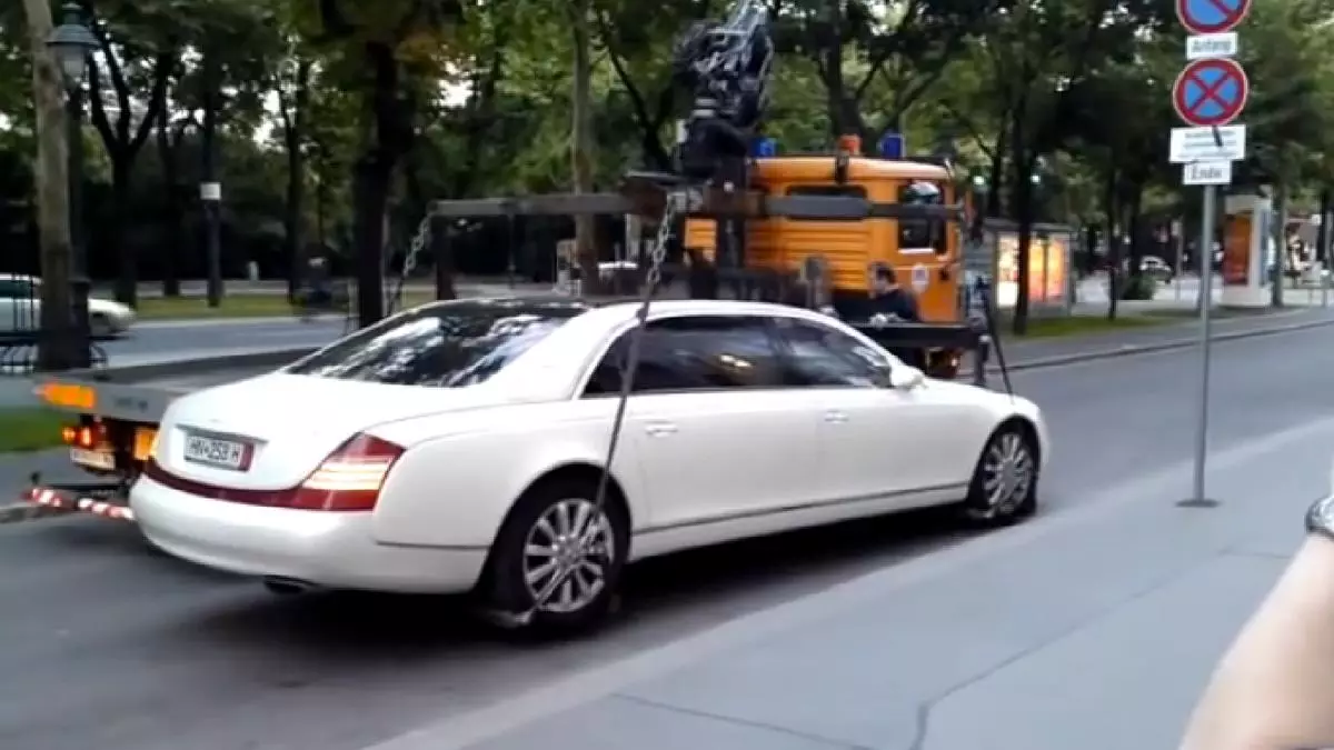 Maybach 62S: ubunzima obuninzi kwi-crane kamasipala!