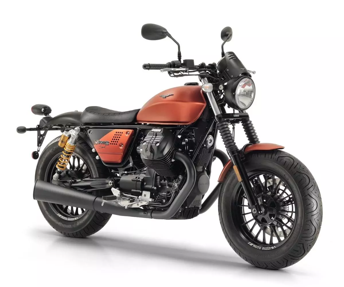 Tshiab Moto Guzzi V9 Bobber Kev Ua Si 2018: qhov zoo tshaj plaws ntawm yav dhau los