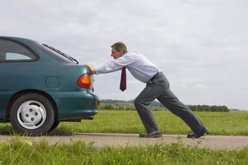 So laden Sie eine Autobatterie auf