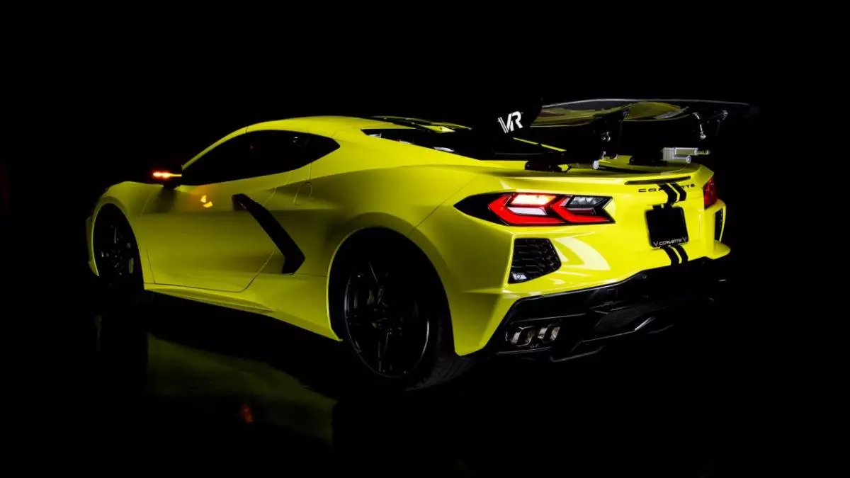 Artık Corvette C8'de aktif bir karbon rüzgarlığına sahip olabilirsiniz.