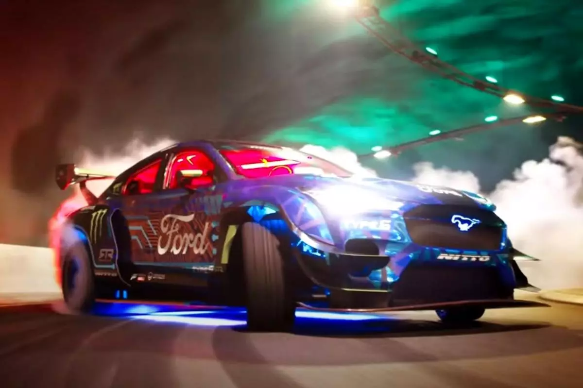 Vaughn Gittin Jr. drift met de Ford Mustang Mach-E 1400