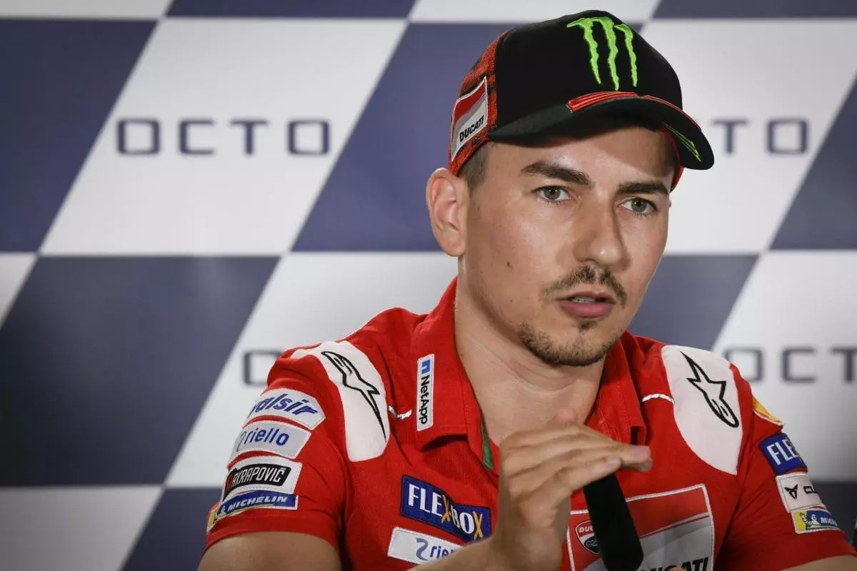 Jorge Lorenzo jagħti l-opinjoni tiegħu dwar il-kontroversja Rossi-Márquez f'Misano