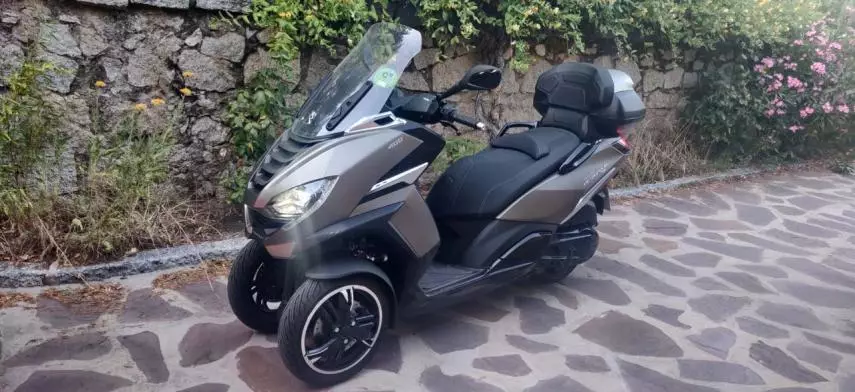 Test Peugeot Metropolis SW, 400 cc thiab ntau lub cev