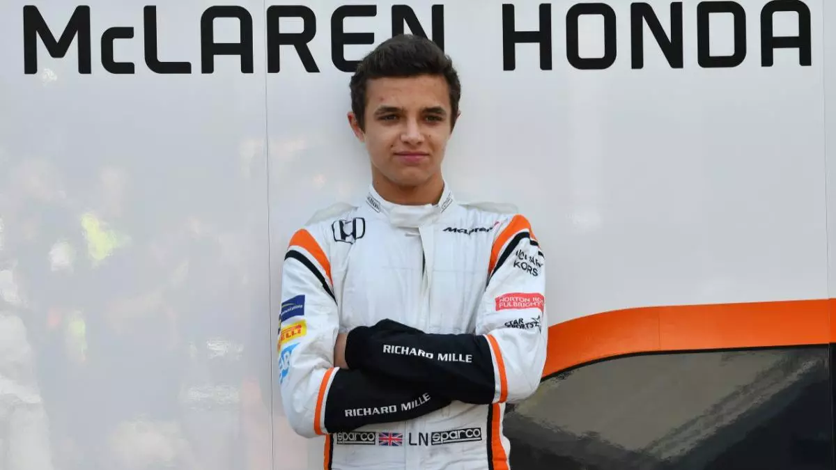 Lando Norris, יונג צוזאָג פון F1, שיינט אין די טעסץ פון אונגארן