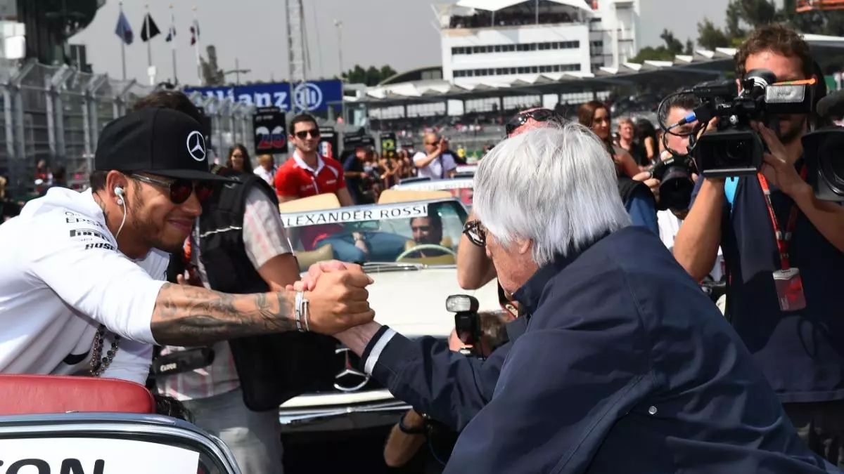 Ujumbe wa Ecclestone kwa Hamilton: Usisaini kwa Ferrari