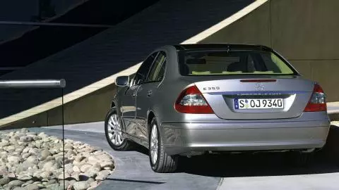 Mercedes E-Class W211