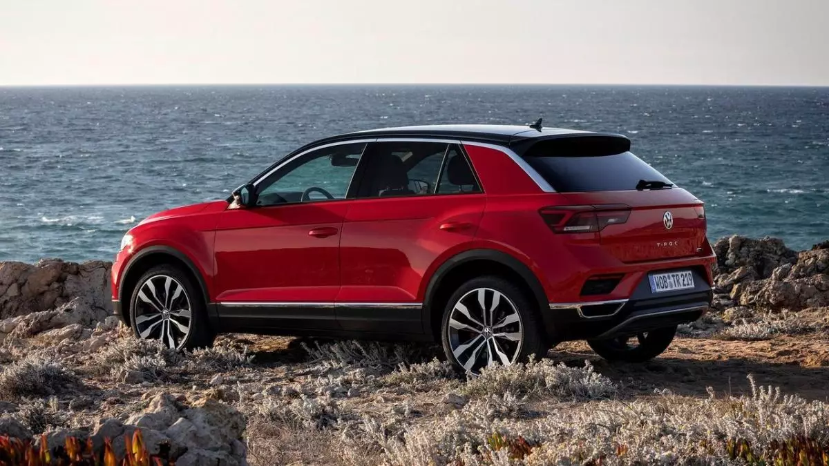 Il-Volkswagen T-Roc GTE plug-in hybrid jista' jasal dalwaqt