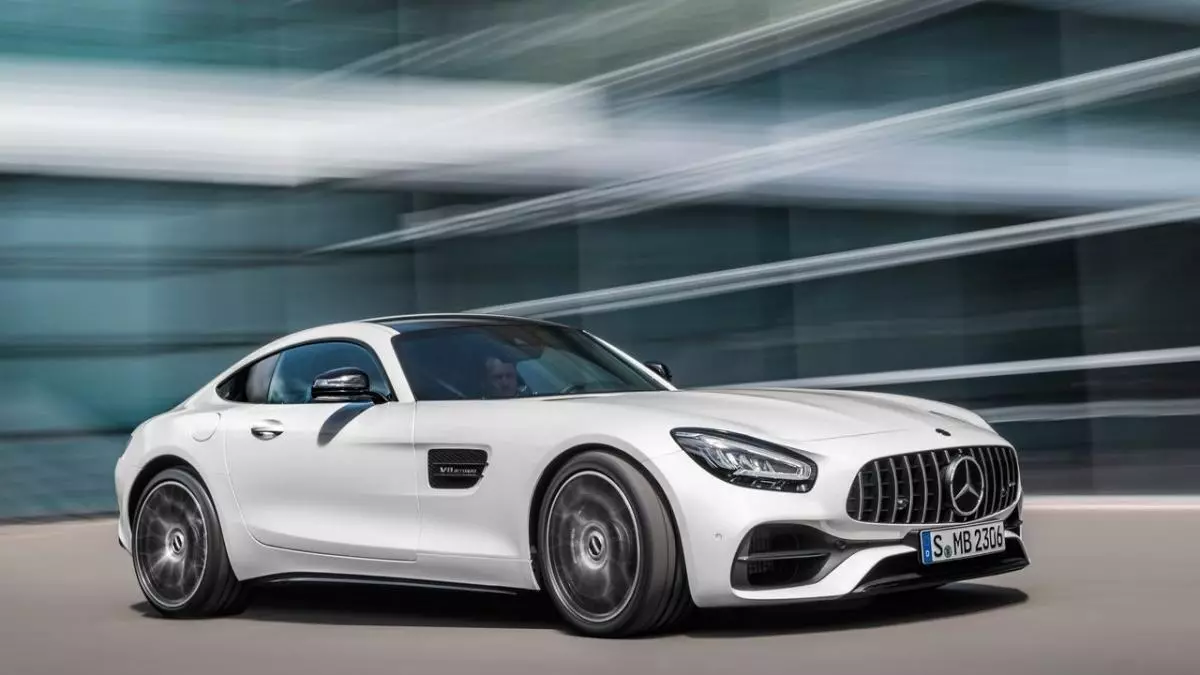 Adunay bag-ong henerasyon nga Mercedes-AMG GT Coupe