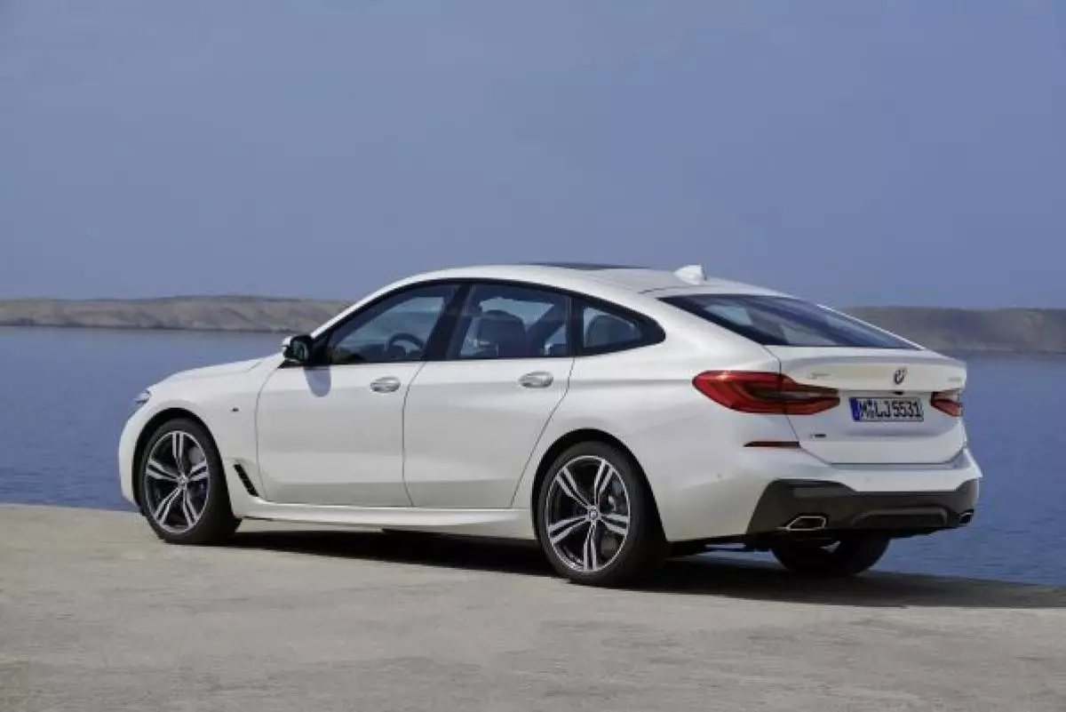 BMW 6 Series GT මෙතරම් වේගයෙන් පෙරළෙනු ඔබට නොපෙනේ, මම ඔබට සහතික වෙමි...