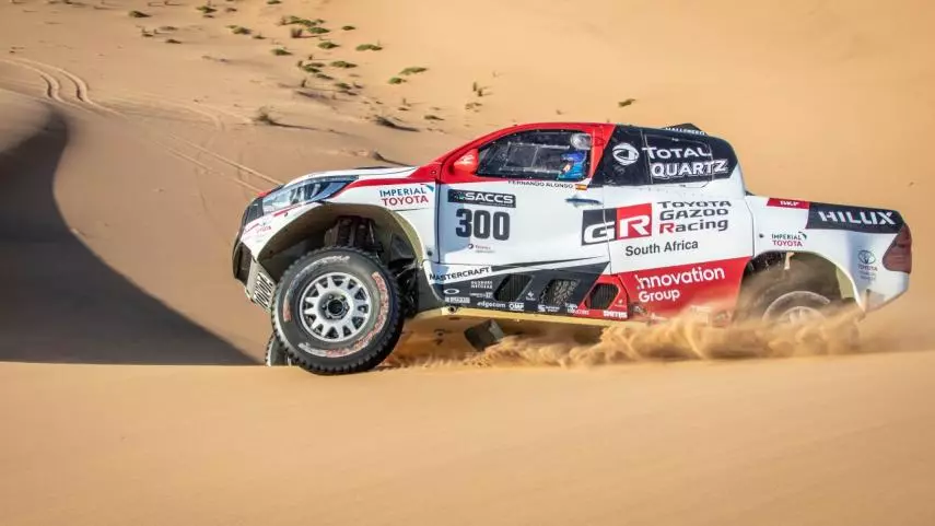 Fernando Alonso prova el Toyota del Dakar a Namíbia