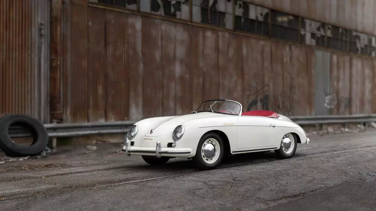 یک پورشه 356 A Speedster برای حراج در Pebble Beach