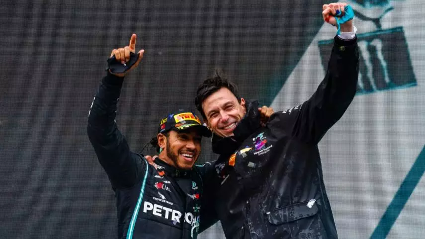 Lewis Hamilton și Toto Wolff