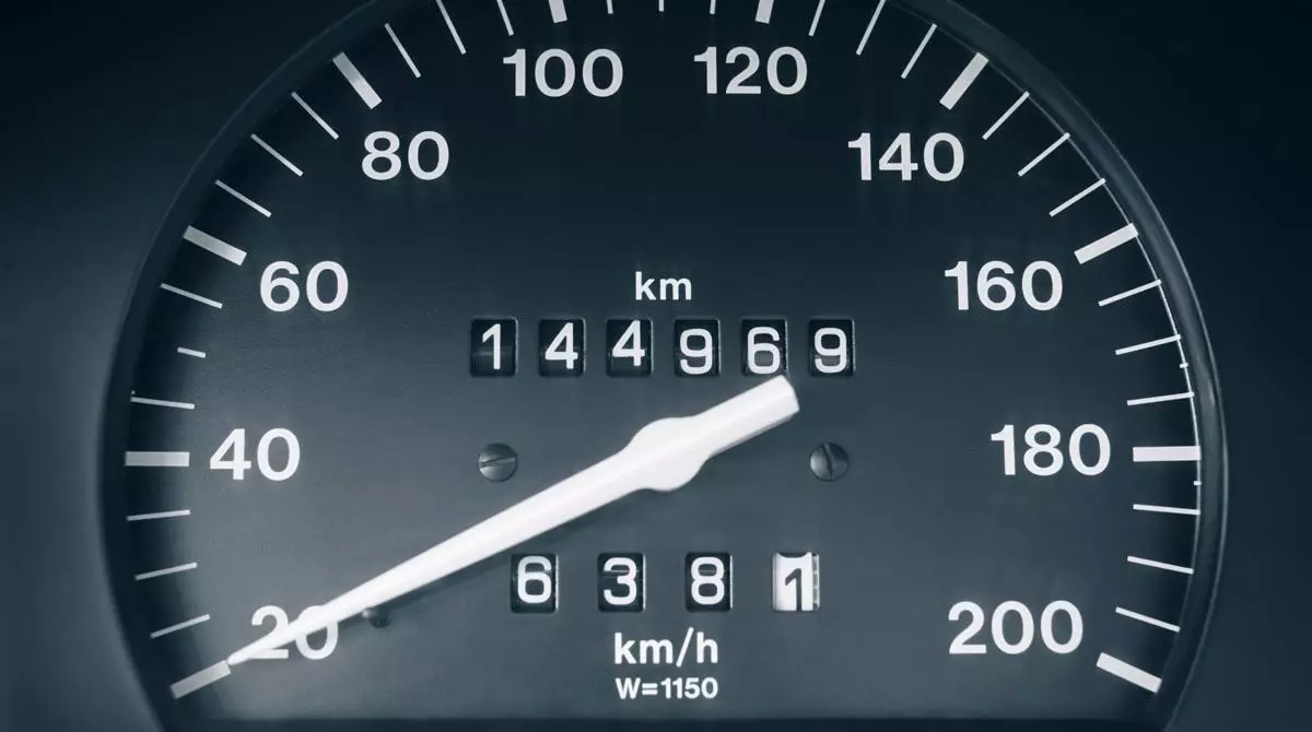 Odometer нь залилан хийсэн бол DGT танд есөн еврог харуулж байна