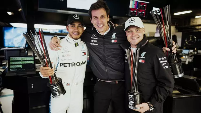 Lewis Hamilton, Toto Wolff a Valtteri Bottas