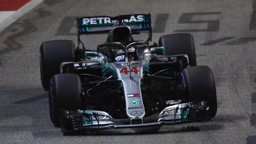 Hamilton lap muri Singapore