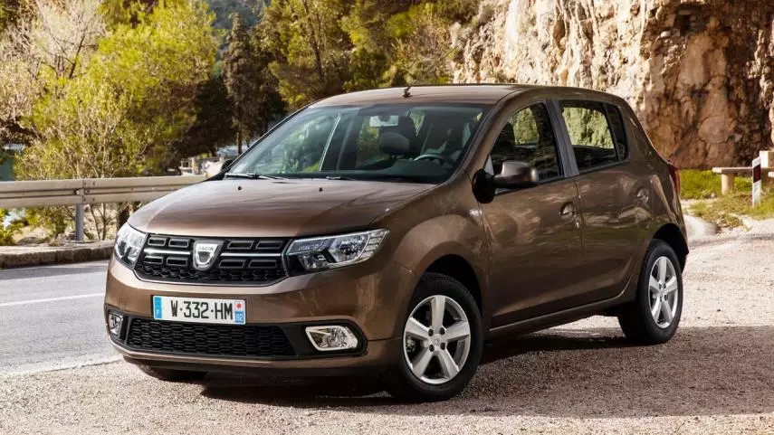 dacia-Sandero-ፎርድ-fiesta_sandero-የፊት-ግራ