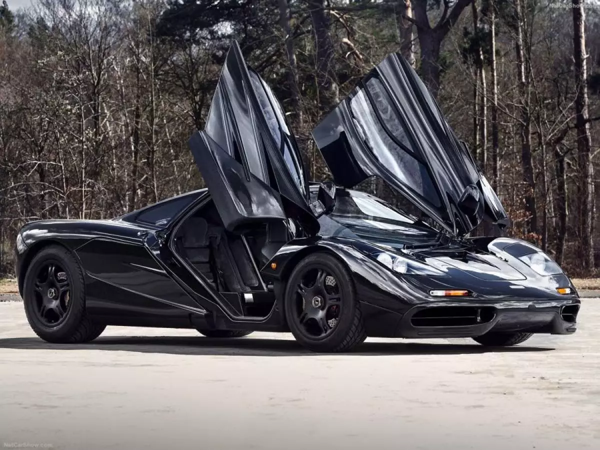 நியூசிலாந்தில் ஒரு McLaren F1 விபத்துக்குள்ளானது