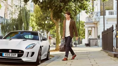 Jaguar และ Sweeney นำเสนอคอลเลกชันรองเท้าของพวกเขา