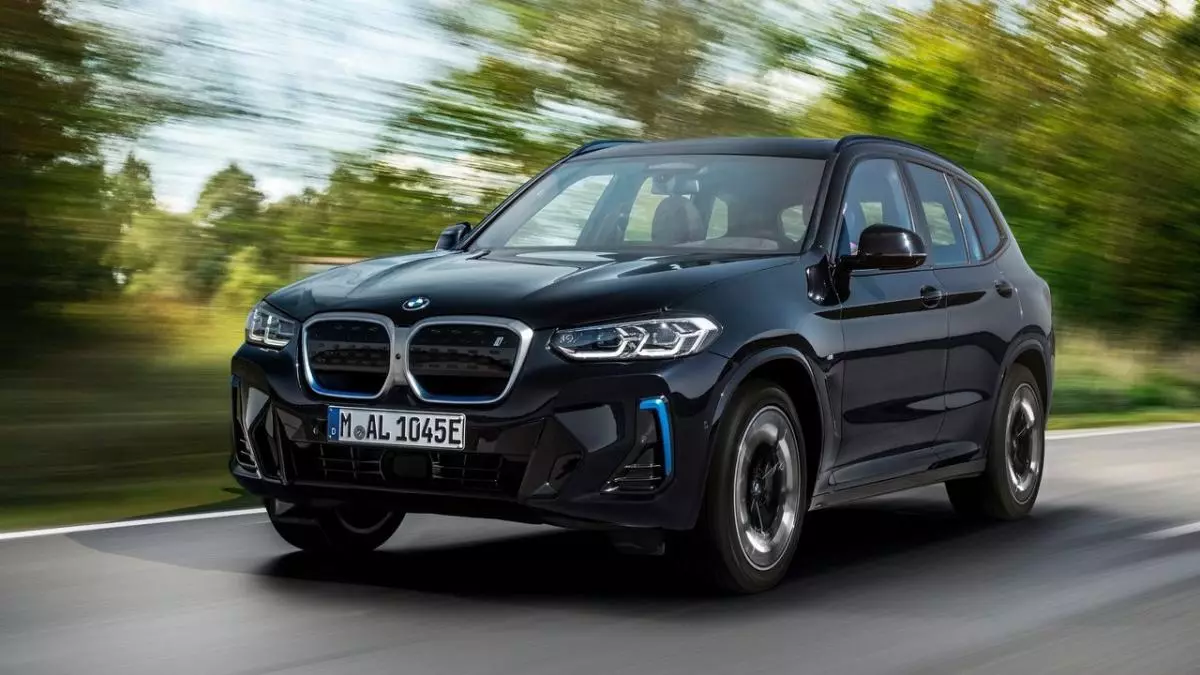 BMW iX3, 3 ubwino ndi kuipa 3 poyerekeza ndi Audi Q4