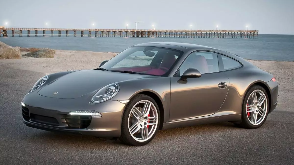 Porsche 911 යනු වෙළඳපොලේ වඩාත්ම ලාභදායී මෝටර් රථයයි