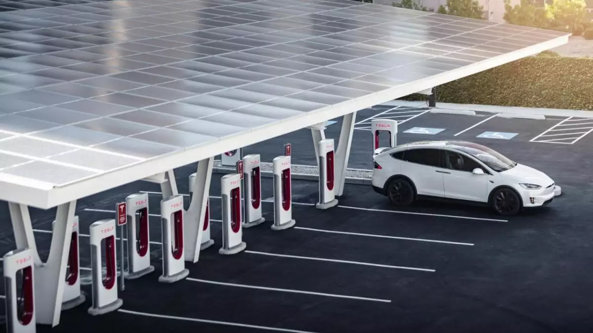 Tesla åbner sine kompressorer til elbiler for resten af verden