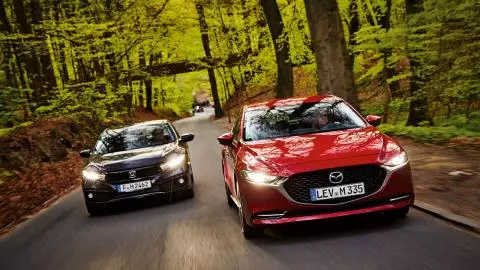 Mazda 3 Skyactiv-X Vs ഹോണ്ട സിവിക് 1.5 VTEC ടർബോ