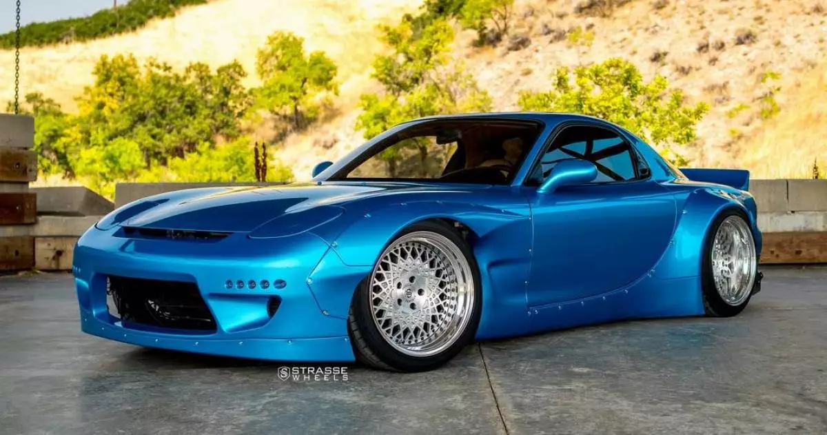 Rocket Bunny RX-7, e hapang mahlo haholo