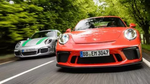 Porsche 911 GT3 және 911R