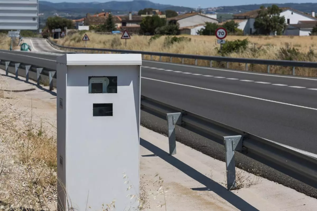 Novi radarji, ki jih namešča DGT, so bili več let shranjeni v skladišču