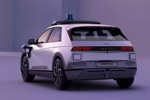 Тры робата-машыны Ioniq 5