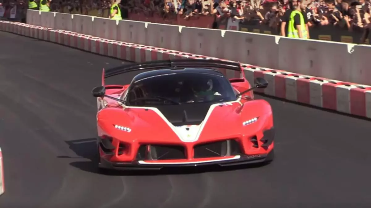 Ferrari FXX K Evo yana haskaka titunan Milan