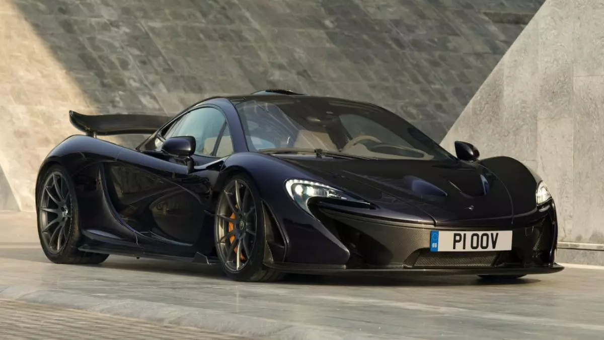 Jenson Button은 McLaren P1을 판매합니다.