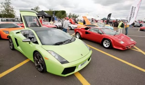 Trei Lamborghini ard în Singapore 41405_4