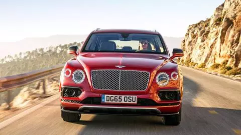 Tástáil an Bentley Bentayga. Só x 4 srón