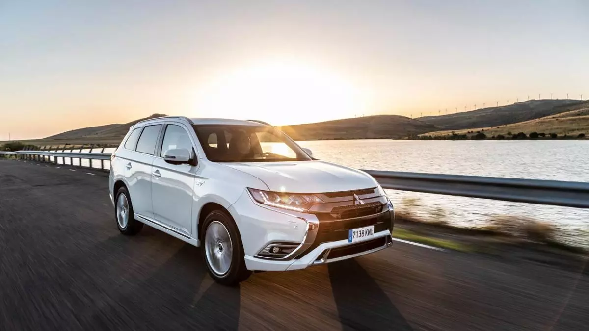 Me yasa Mitsubishi Outlander PHEV yayi tashin gwauron zabi a tallace-tallace?