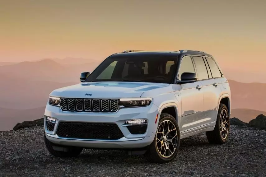 O le tala ofoofogia o le Jeep Grand Cherokee