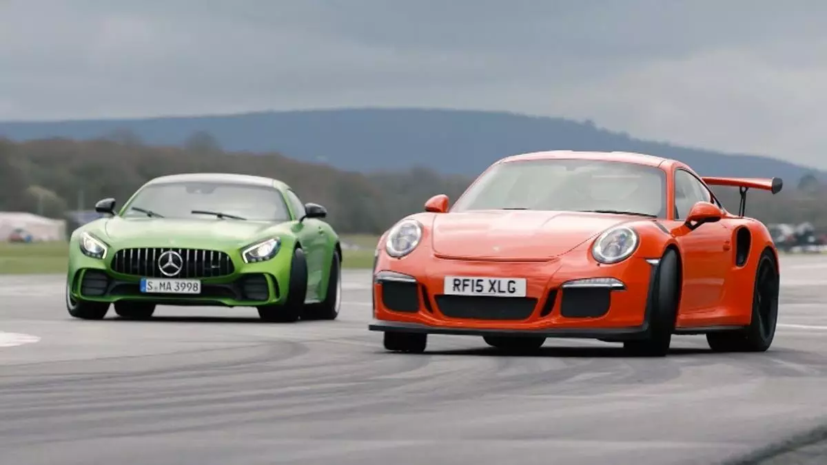 Porsche 911 GT3 RS, Mercedes-AMG GT R și BMW M4 GTS față în față