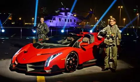 Lamborghini_veneno_roadster_aircraft_carrier_cavour_abu_dhabi_military