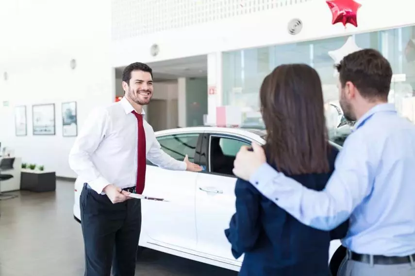 Combien coûte votre voiture en sortie de concession ?