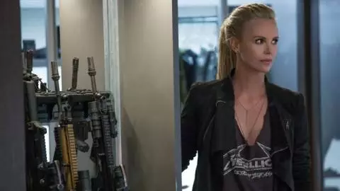 Charlize Theron kaip Šiferis filme „Greiti ir įsiutę 8“